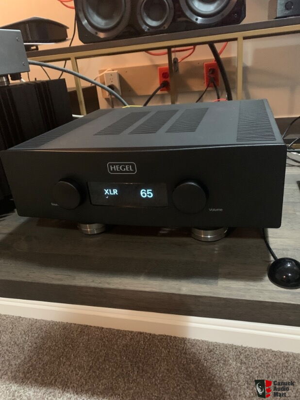 Hegel H 390 Photo #5586036 - Canuck Audio Mart