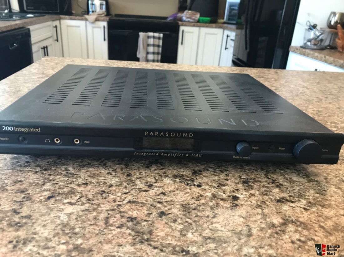 Parasound New Classic 200 Integrated Amp Photo #5608954 - Canuck Audio Mart