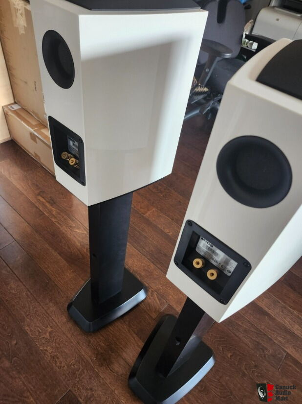 Revel Performa M105 Speakers with matching Revel M Stands Photo ...