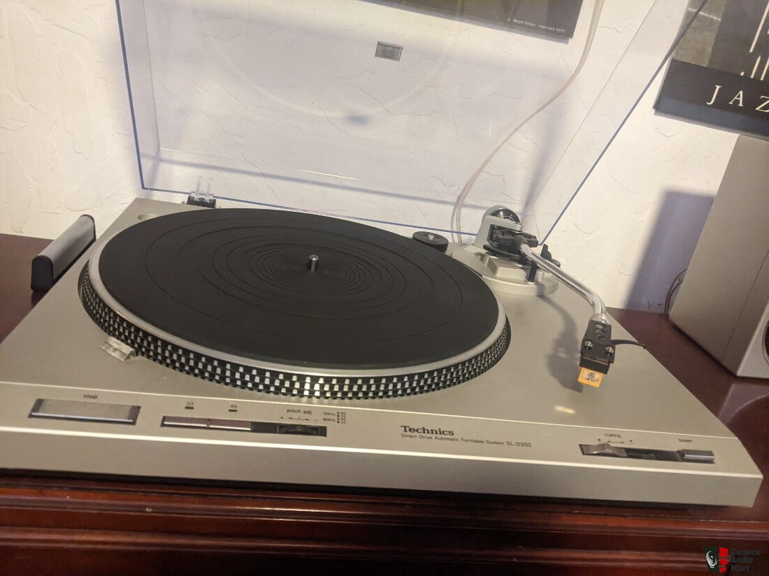 Technics SL D202 Turntable with Nagaoka MP 110 Photo #5633419 - UK ...