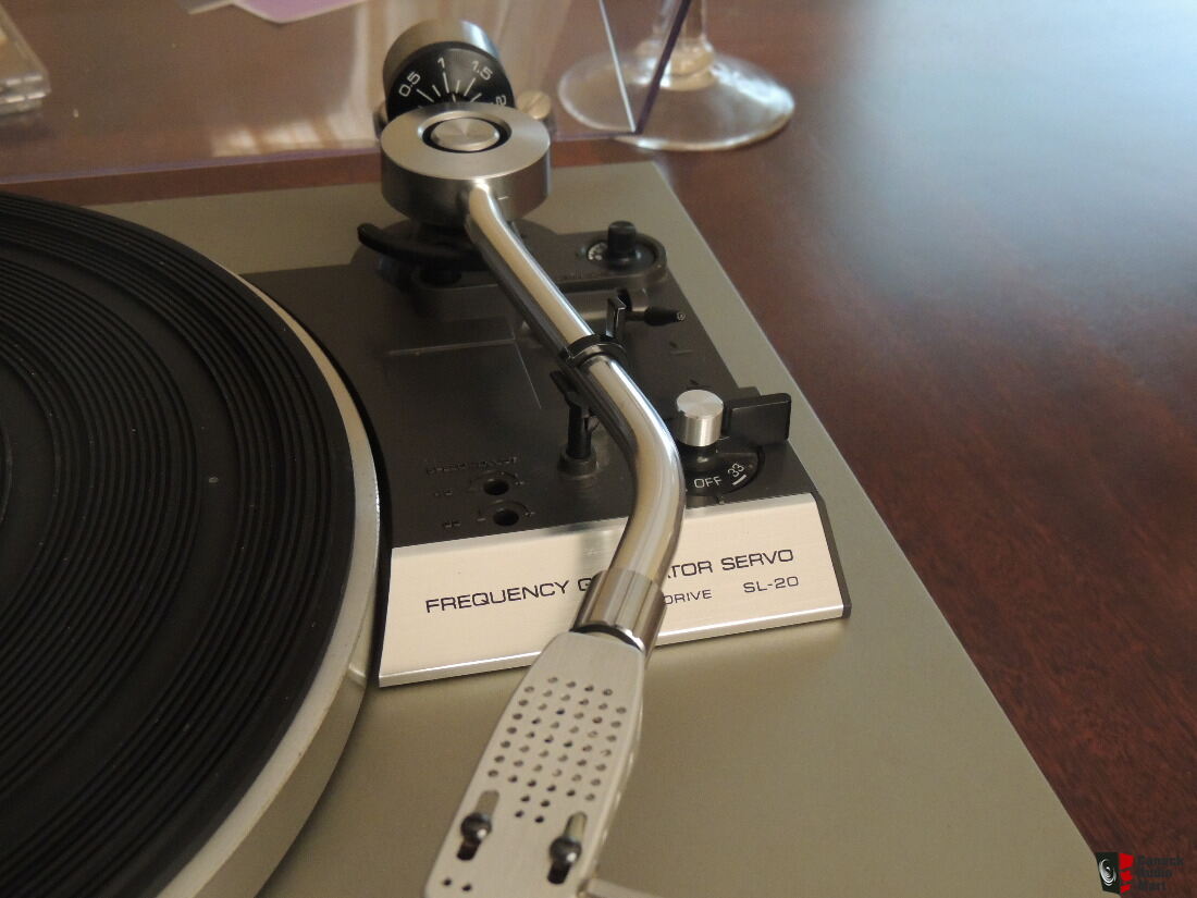 Technics SL-20 Belt Drive Manual Turntable w/ADC XLM cartridge Photo ...