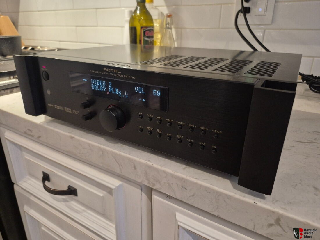 Rotel RSP-1069 preamp and RMB1075 amplifier. Both excellent. 800 Photo ...