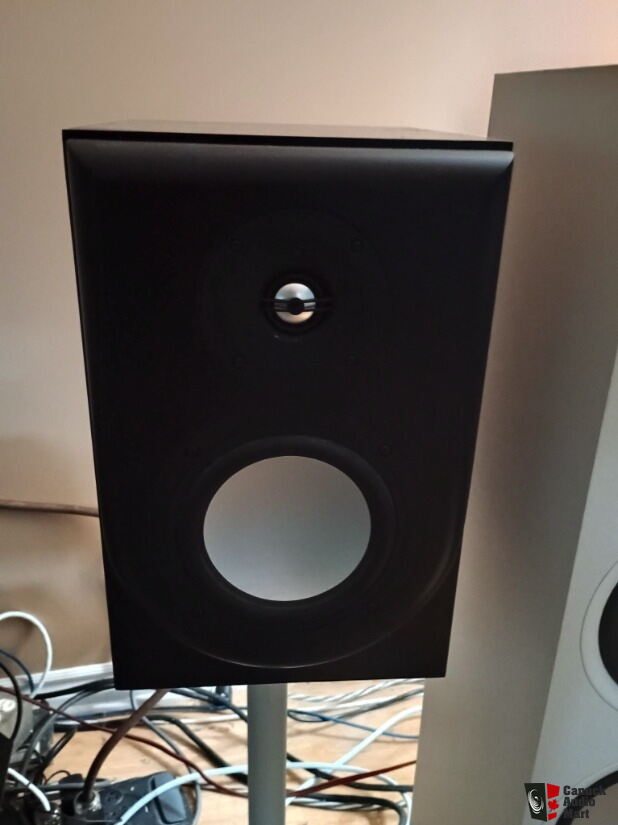 Revel M20 Stand mount speakers in black Photo #5683536 - Canuck Audio Mart