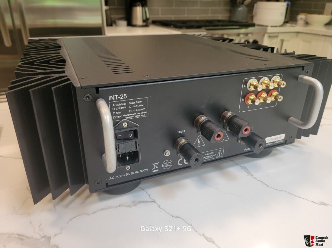 Pass Labs INT-25 Photo #5708183 - Canuck Audio Mart
