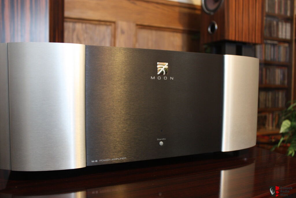 Simaudio Moon Evolution P8 preamp and W8 amp Photo #571323 - US Audio Mart