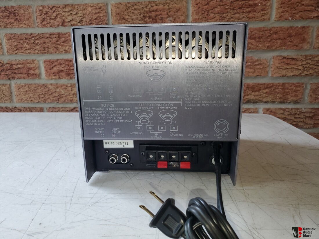Carver C-2 Preamplifier and M-400T Amplifier units produce sound Photo ...