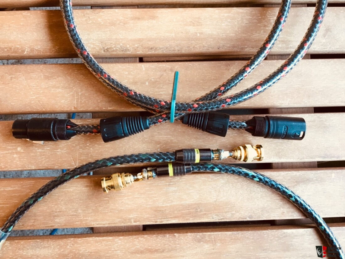 Straightwire Info Link BNC 1m and AES/EBU 5ft Cables Photo #5719039 ...