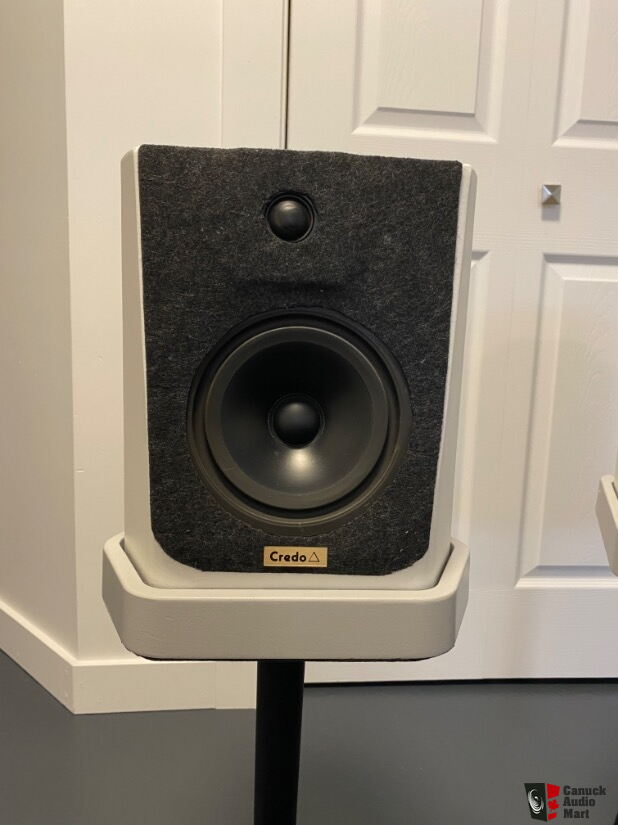 Speakers Credo Rauna (concrete, béton) made in Swedish with stands ...