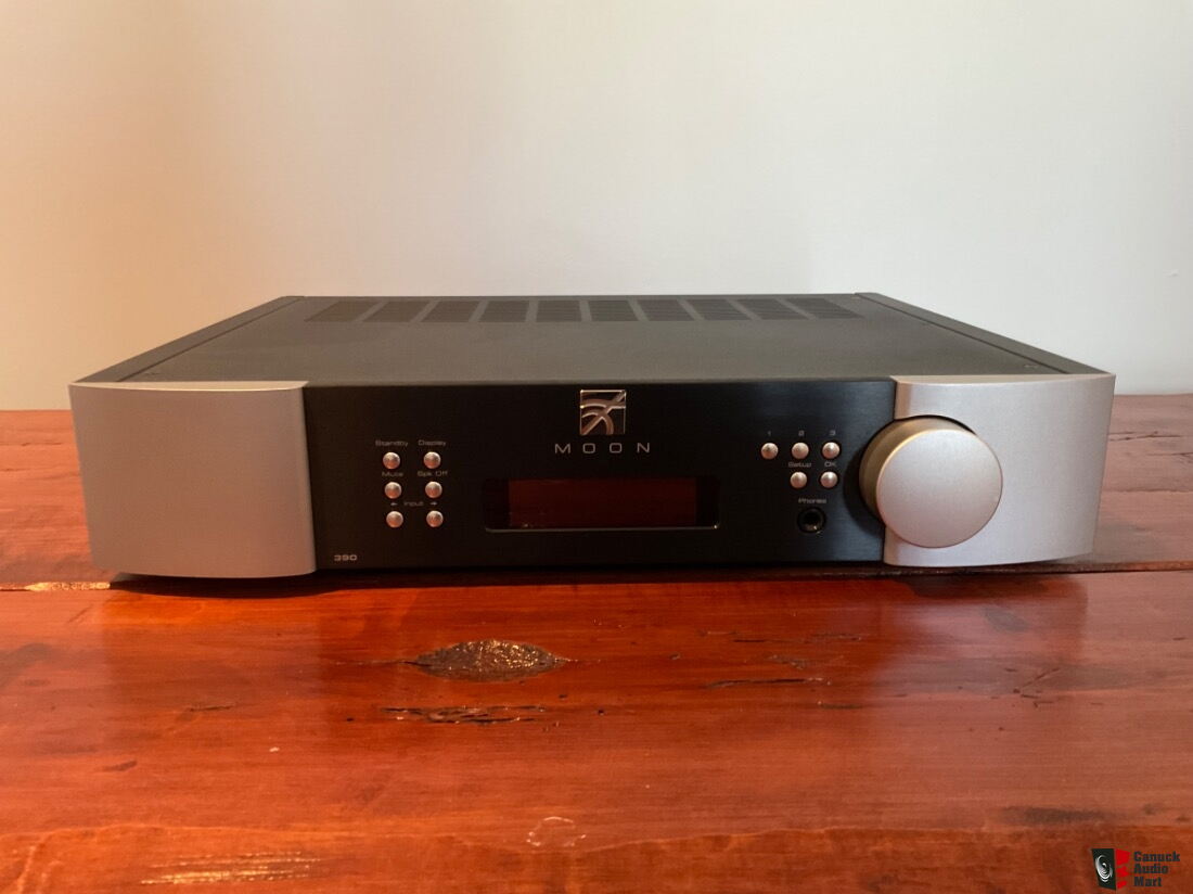 Simaudio Moon 390 Preamp/Streamer/Dac For Sale - UK Audio Mart