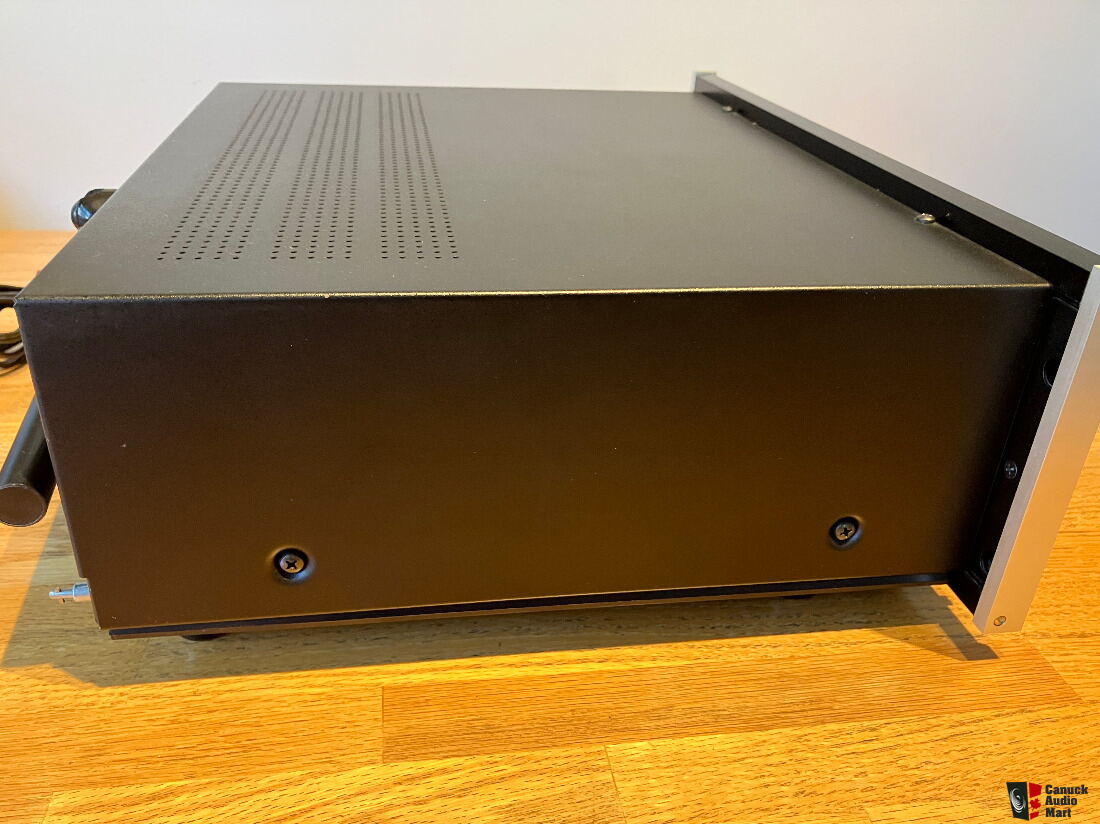 McIntosh MR 7083 tuner Photo #5758292 - Canuck Audio Mart