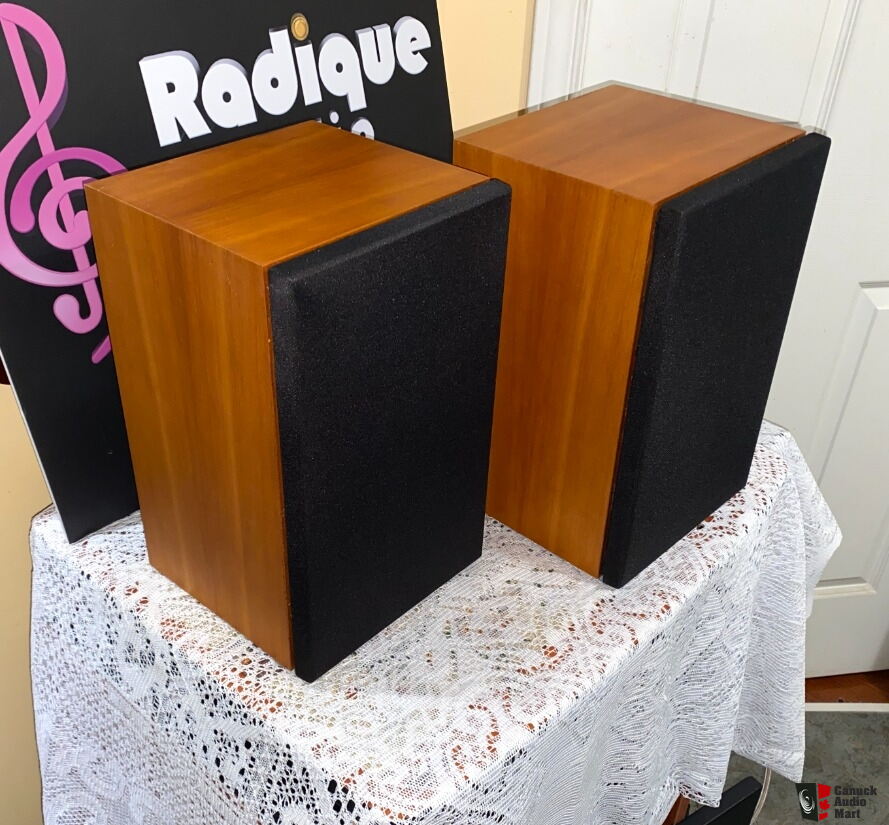 Linn Tukan Compact British Speakers in Cherry Photo #5784607 - Canuck ...