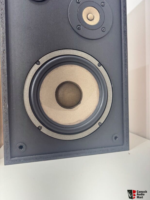 Realistic MC-1401 2 Way Bassreflex 55 Watts Bookshelf speakers with new ...