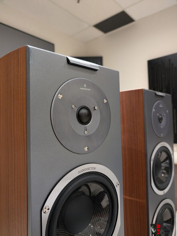 Audiovector R6 Signature. One owner! Incredible Speakers! Photo ...