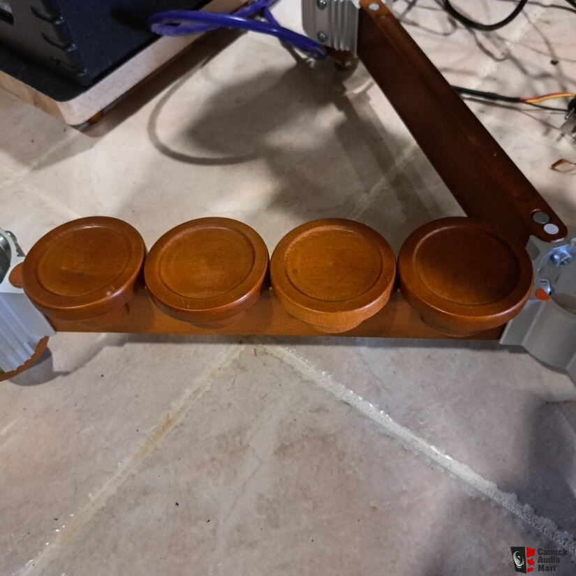 Solid Tech rack (3 shelves)+ extras Photo #5807290 - Canuck Audio Mart
