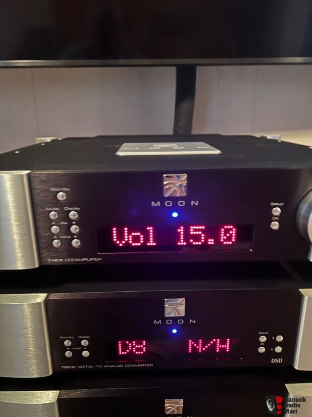 Moon by Simaudio 740p. 2 tone Photo #5818845 - Canuck Audio Mart