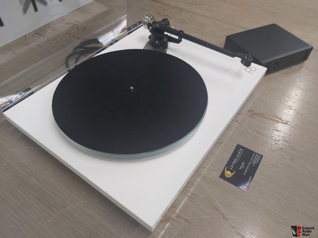 rega P6 white with Hana SL Photo #5832887 - Canuck Audio Mart