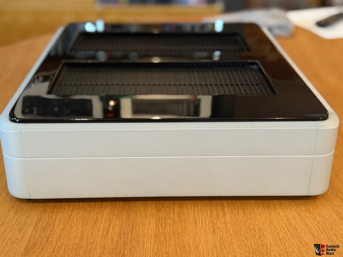 PS Audio DirectStream PowerPlant 12 power regenerator (silver) Photo ...