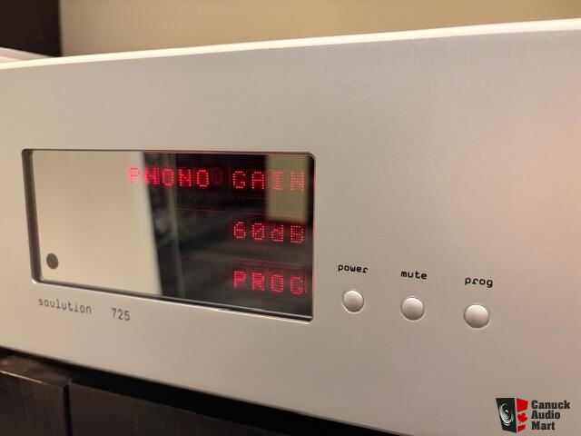 Soulution 725 preamplifier with phono (USED) Photo #5858650 - US Audio Mart