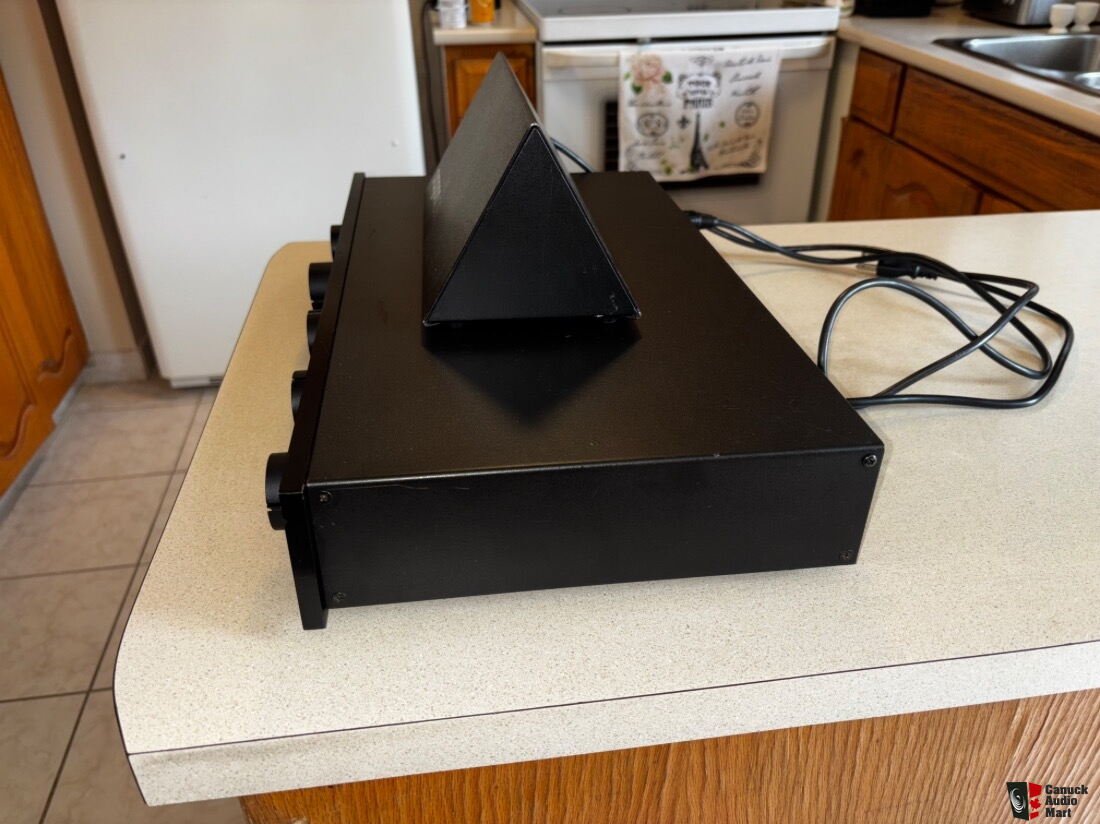 Aragon 18K preamplifier Photo #5862070 - Canuck Audio Mart