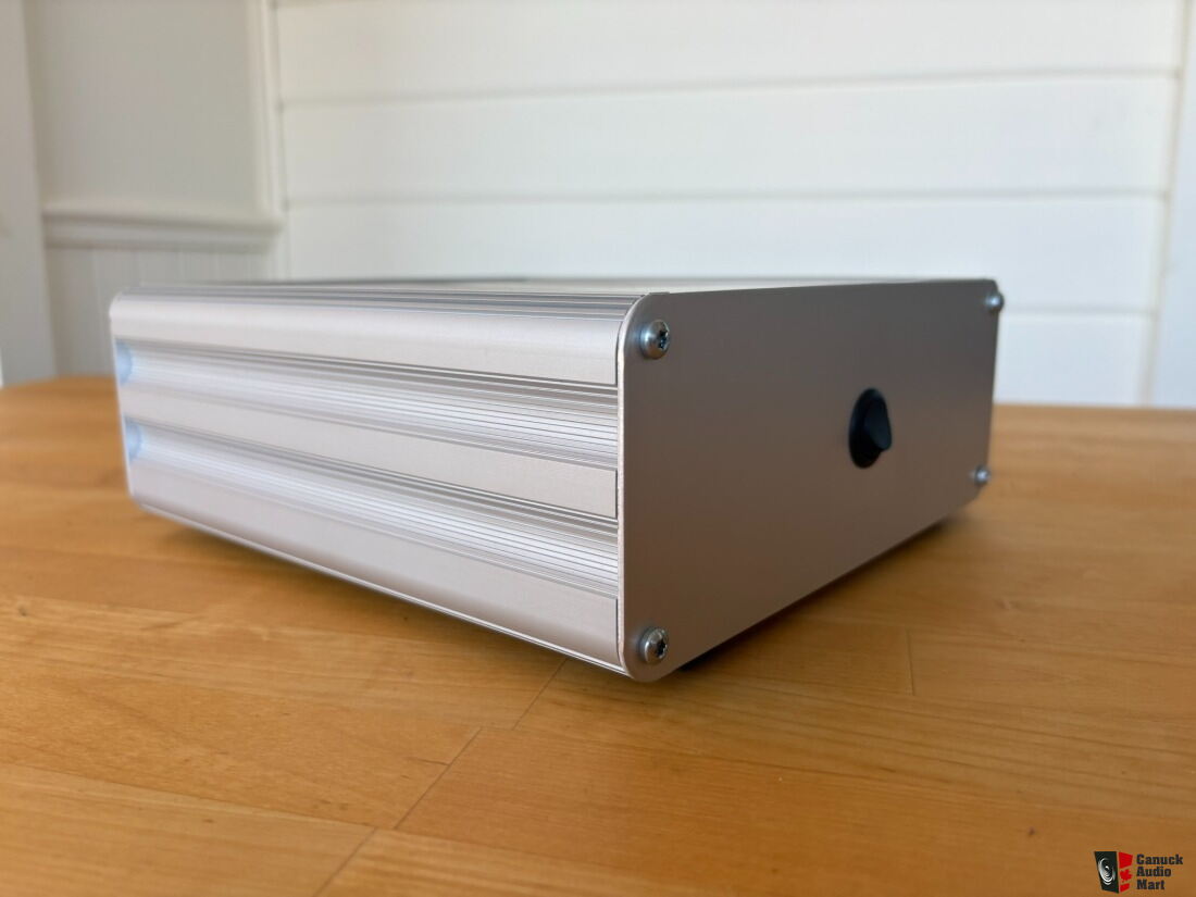 The legendary Paul Hynes Design SR5 linear PSU - dual rail, 9v and 12v ...