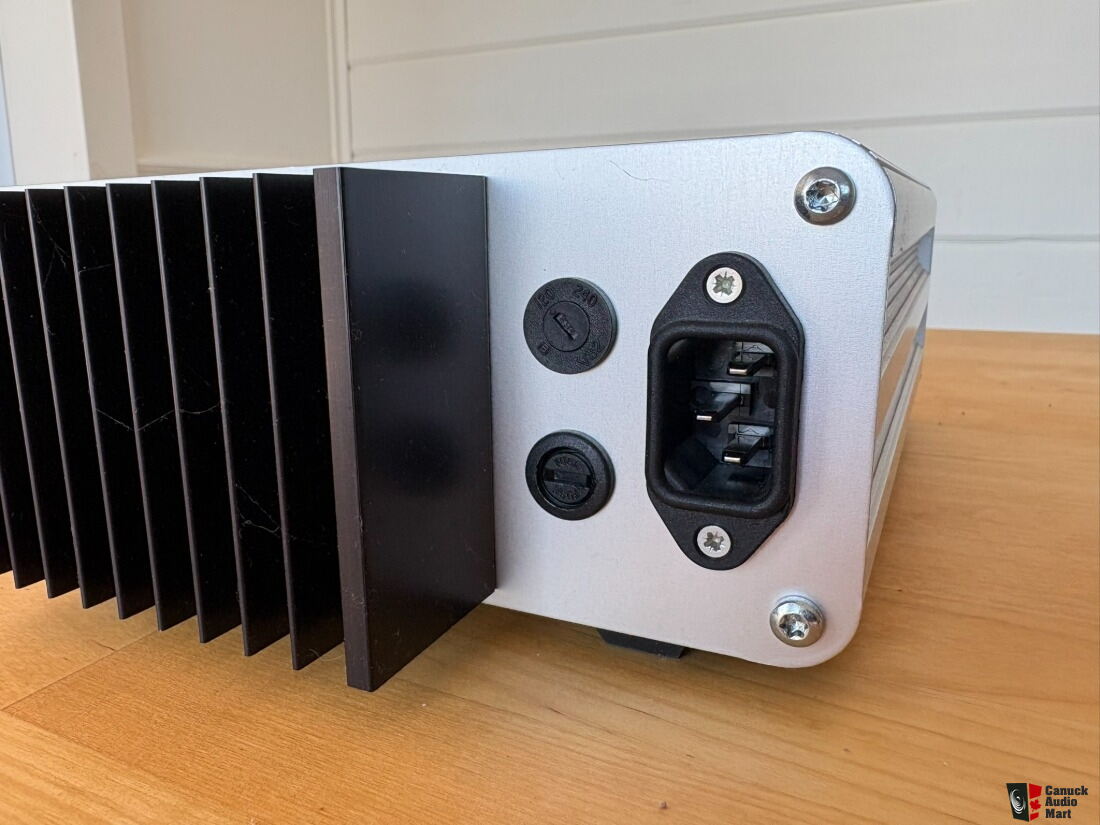 The legendary Paul Hynes Design SR5 linear PSU - dual rail, 9v and 12v ...