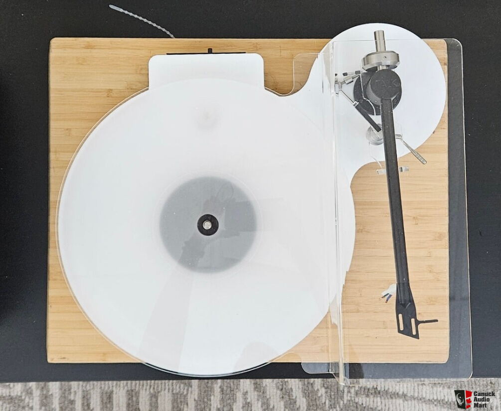 Edwards Audio - Stunning White TT3 Photo #5883431 - Canuck Audio Mart