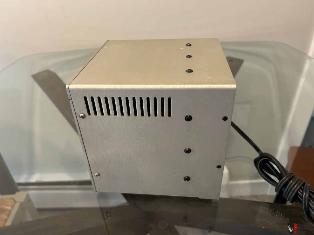 Carver M-400 'Cube' power amplifier. 200 watts per channel. Recapped ...