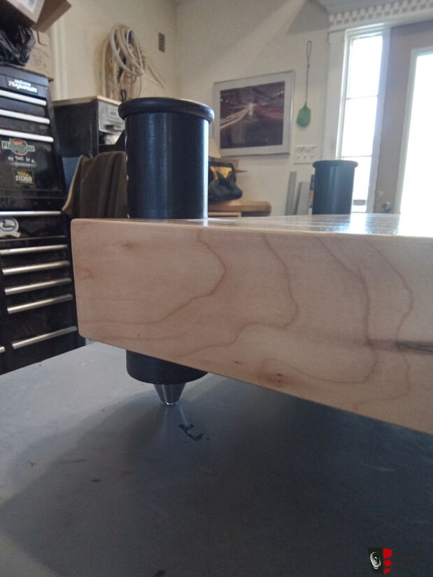 Amp or other component stand Photo #5944174 - Canuck Audio Mart