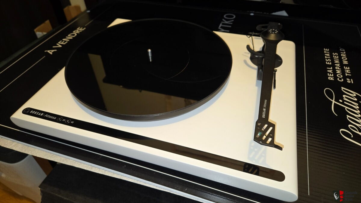 Roksan Attessa turntable Satin white For Sale - Canuck Audio Mart