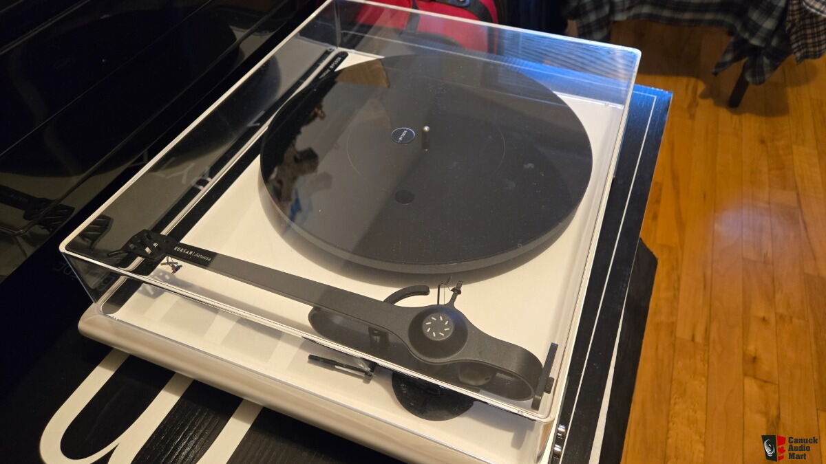Roksan Attessa turntable Satin white Photo #5948541 - Canuck Audio Mart