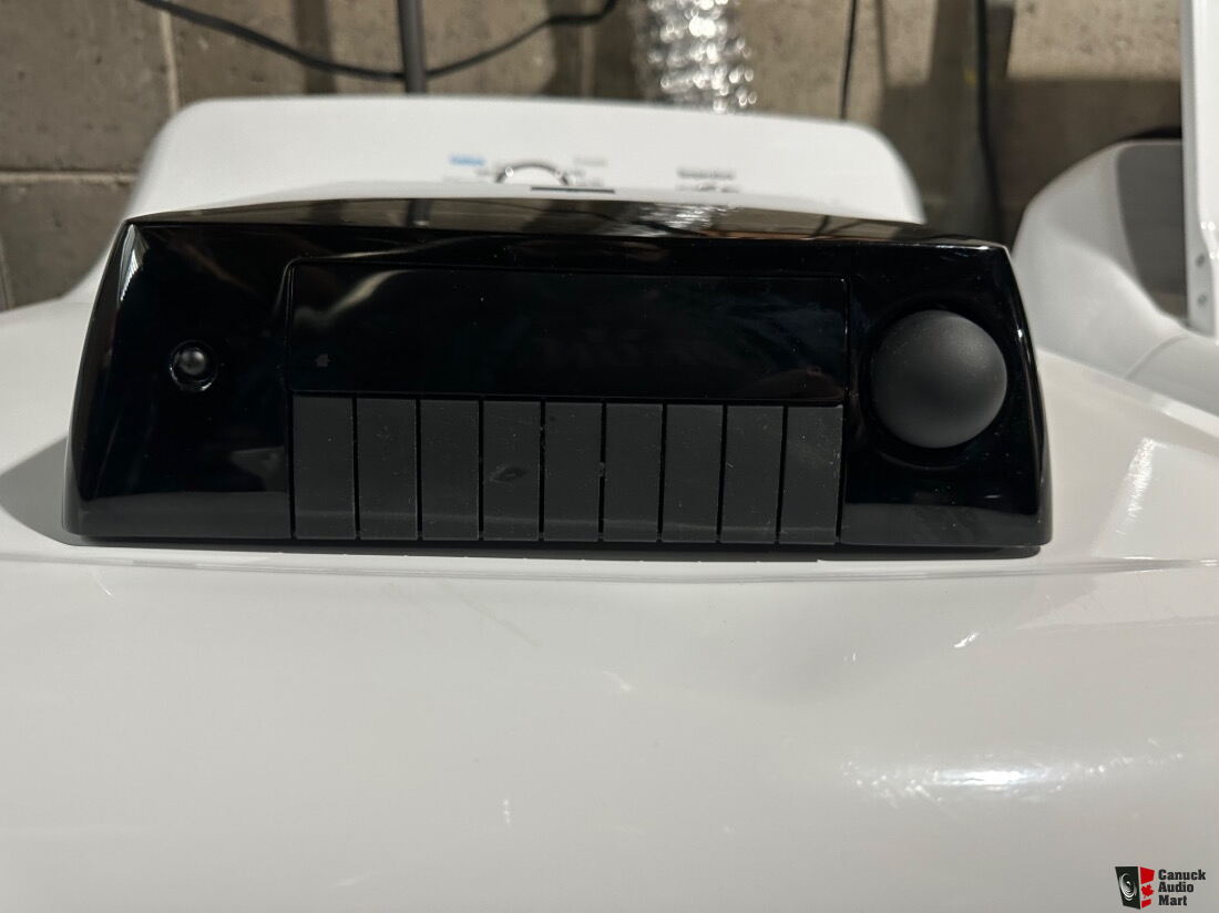 Meridian M6 self powered system Photo #5949244 - Canuck Audio Mart