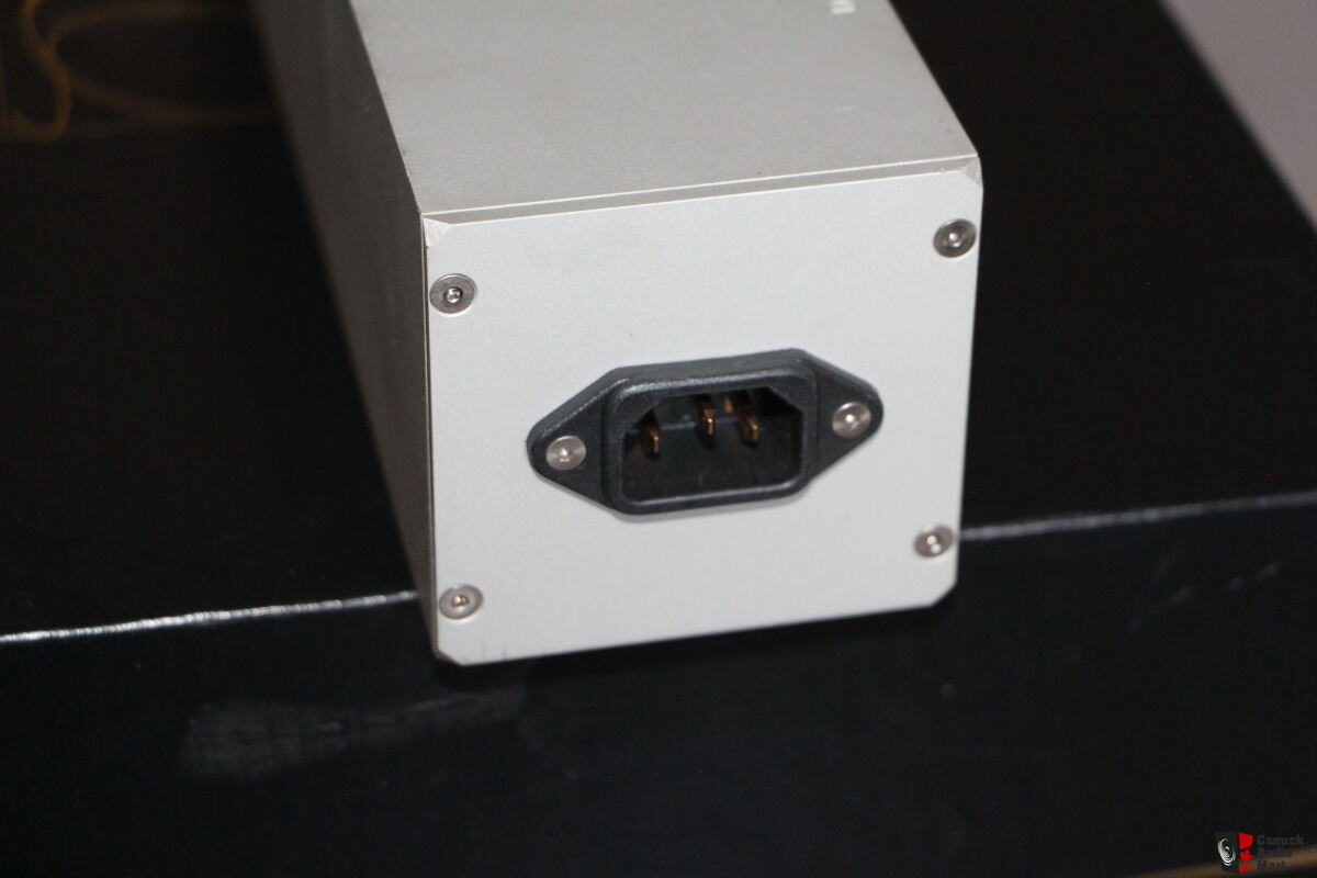 Gutwire MaxCon Squared Power filter Photo #5964693 - Canuck Audio Mart
