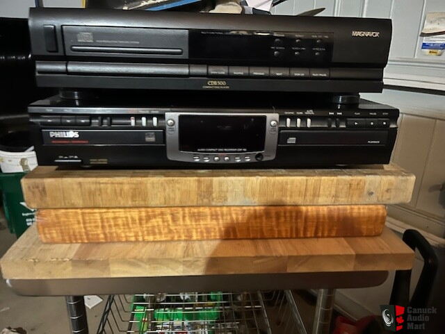 Free.... Magnavox 500 cd , Philips CD Recorder and Isolation shelf aka ...