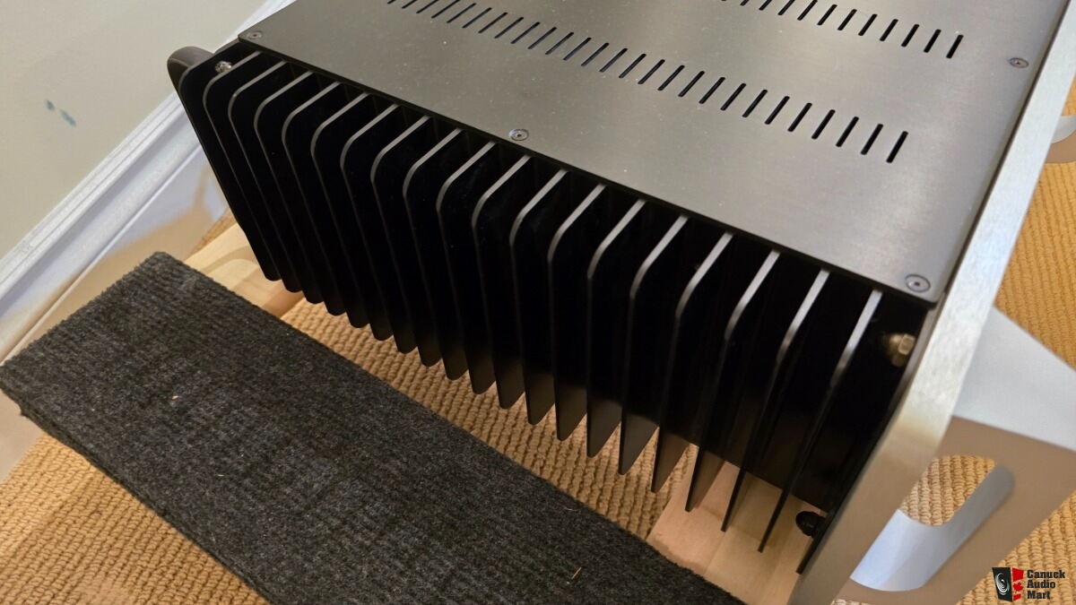 Classe S700 stereo power amplifier Photo #5994882 - Canuck Audio Mart