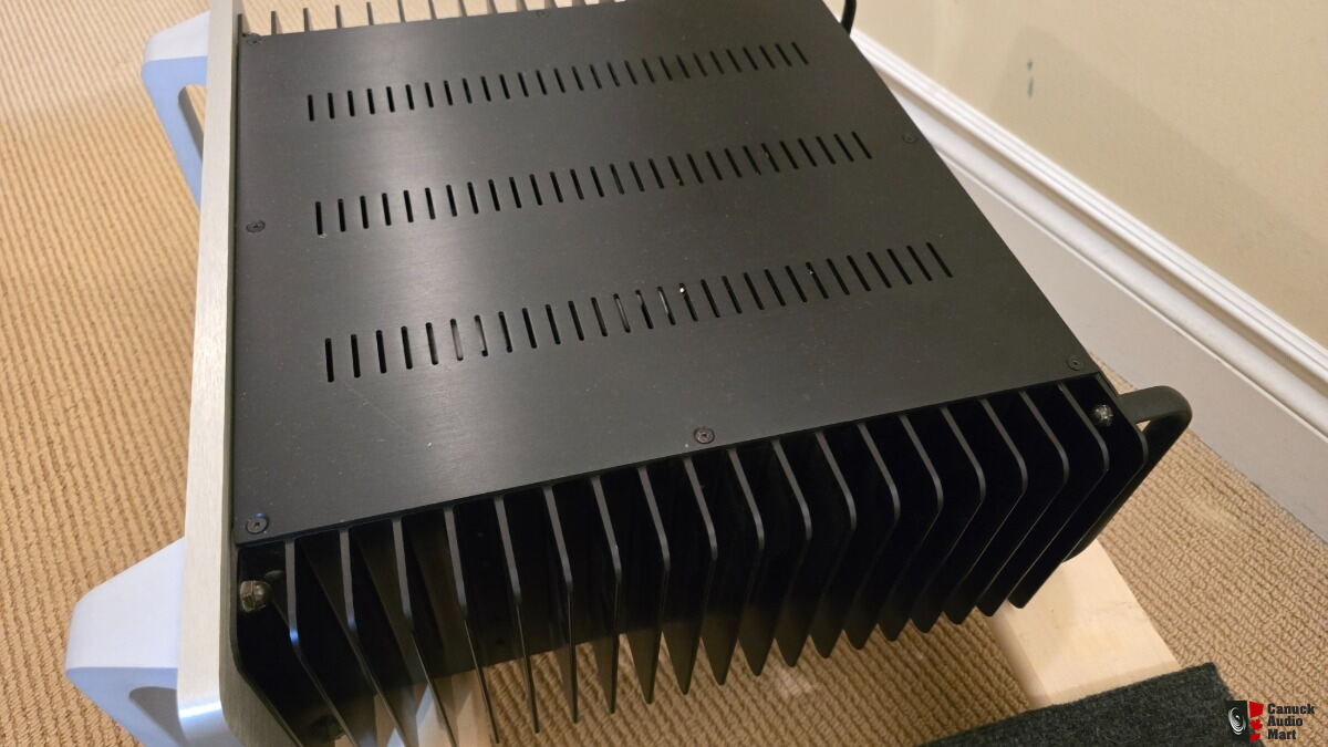 Classe S700 stereo power amplifier Photo #5994882 - Canuck Audio Mart