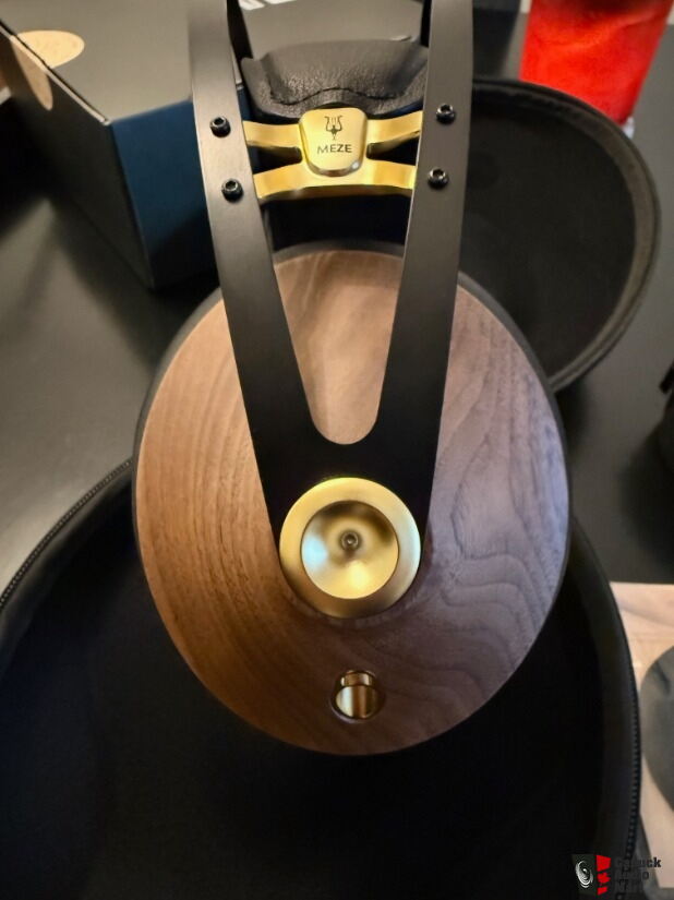 Meze 99 Classic V2 (Brand New) Photo #5999132 - Canuck Audio Mart