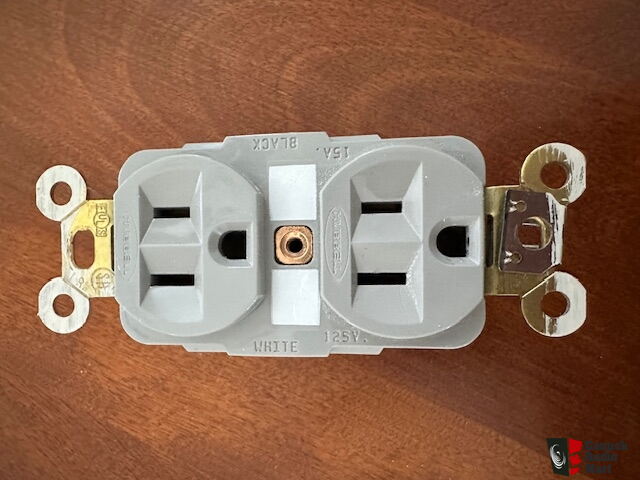 BIS Duplex Receptacle Power Port Classsic Photo #6017394 - Canuck Audio ...