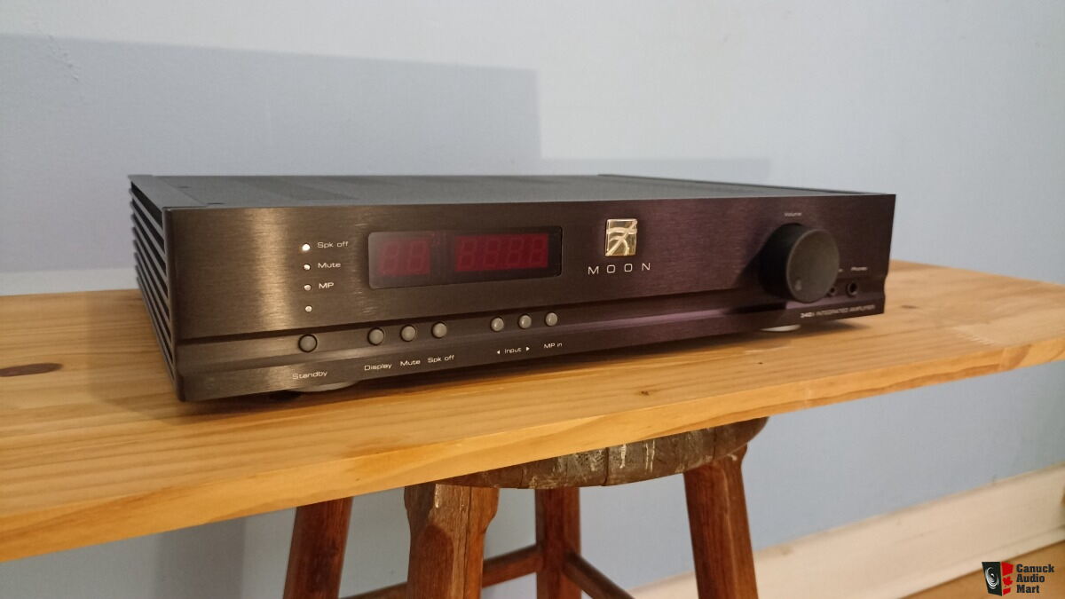 Simaudio Moon 340i with XLR Input Option Photo #6034269 - Canuck Audio Mart