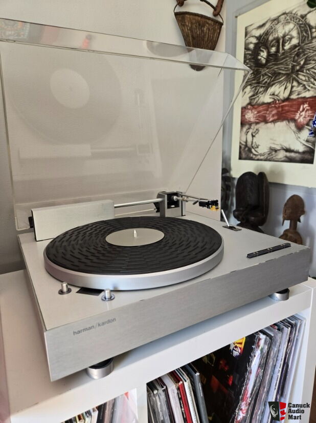 Harman Kardon ST7 record player Photo #6076565 - Canuck Audio Mart