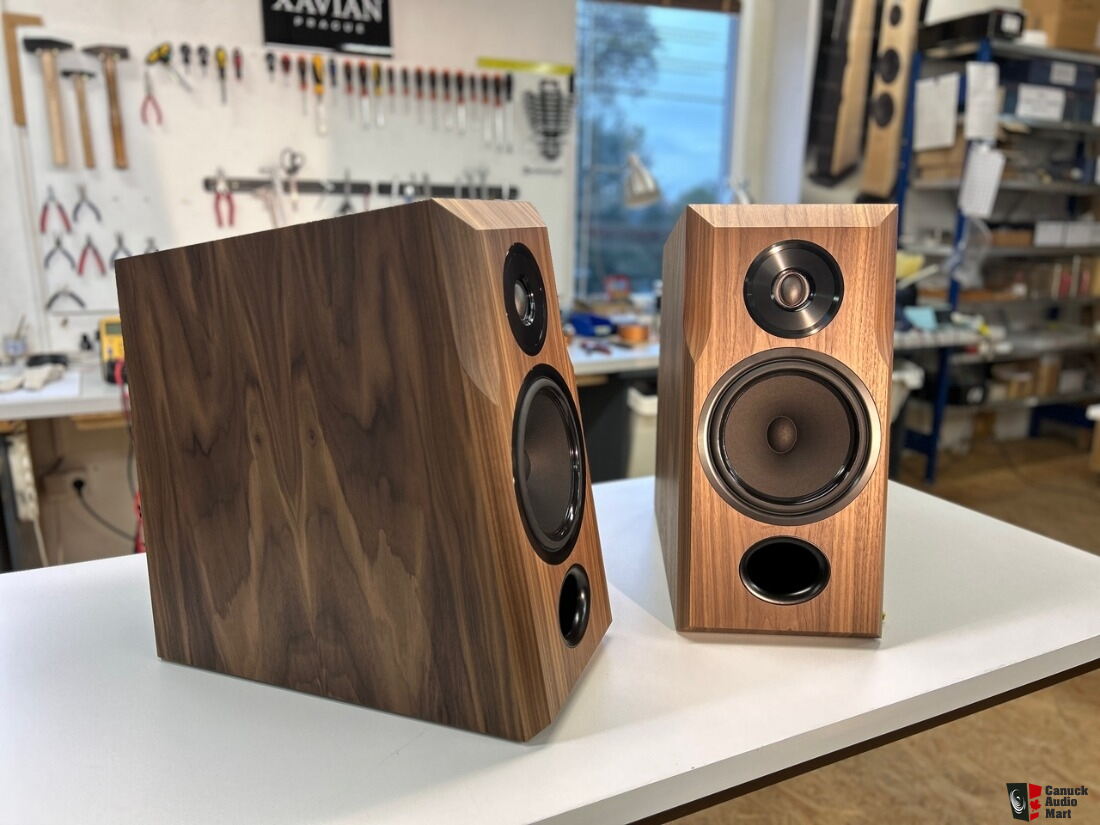 XAVIAN Medea Czech Speakers/Custom Stands Photo #6140574 - Canuck Audio ...