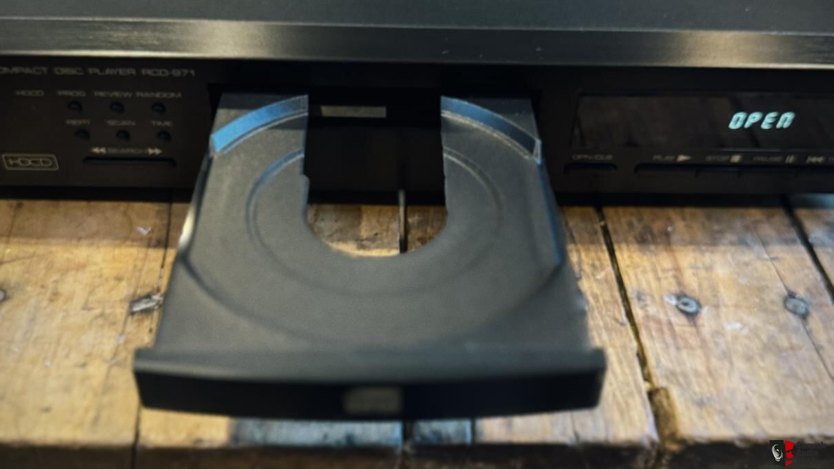 Rotel RCD-971 HDCD fully functioning CD player Photo #6174833 - Canuck ...