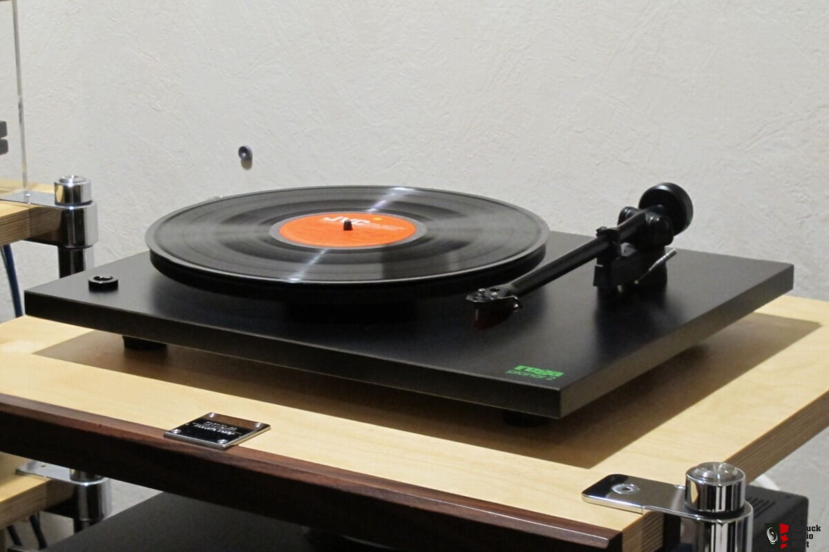 Rega Planar 2 + Ortofon - VERY GOOD !!! Photo #6256468 - Canuck Audio Mart