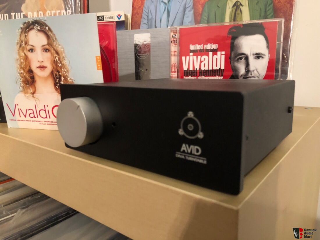 Avid HiFi Diva II Turntabe & Power Supply Photo #6262625 - Canuck Audio ...