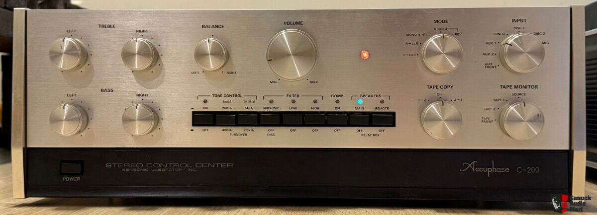 Accuphase C-200 preamplifier and P-300 power amplifier with Original ...