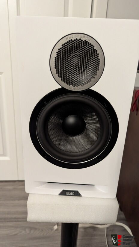 Elac Debut Reference DBR62 whit oak Photo #6274254 - Canuck Audio Mart