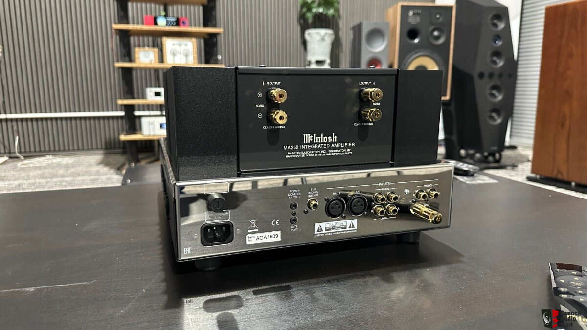 McIntosh MA252 Hybrid Integrated Amplifier Photo #6283861 - Canuck ...
