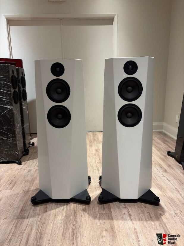 Acora QRC2 Demo Sale! Incredible Value!!! Photo #6287248 - Canuck Audio ...