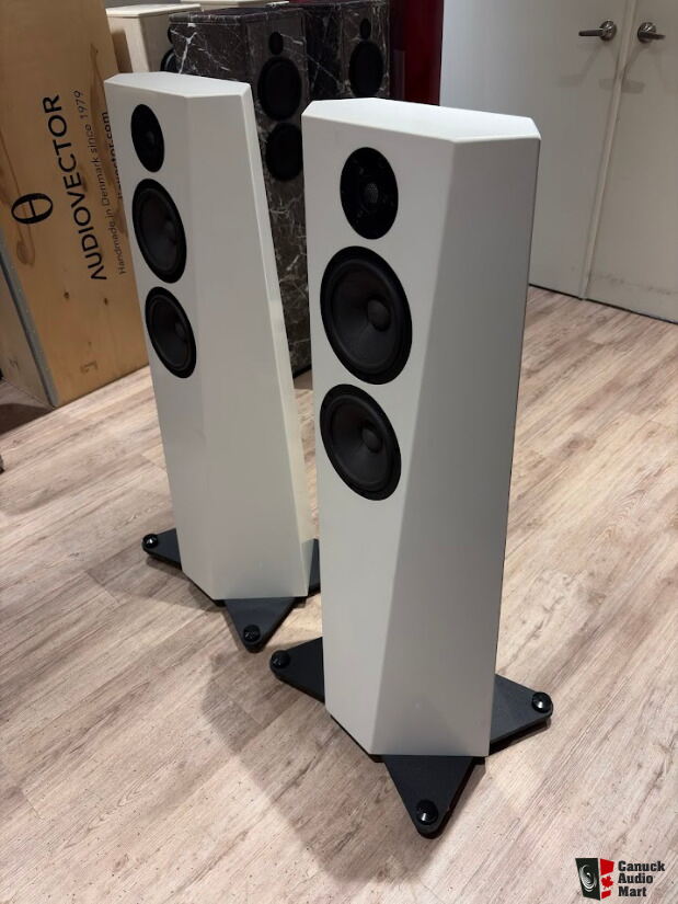Acora QRC2 Demo Sale! Incredible Value!!! Photo #6287248 - Canuck Audio ...