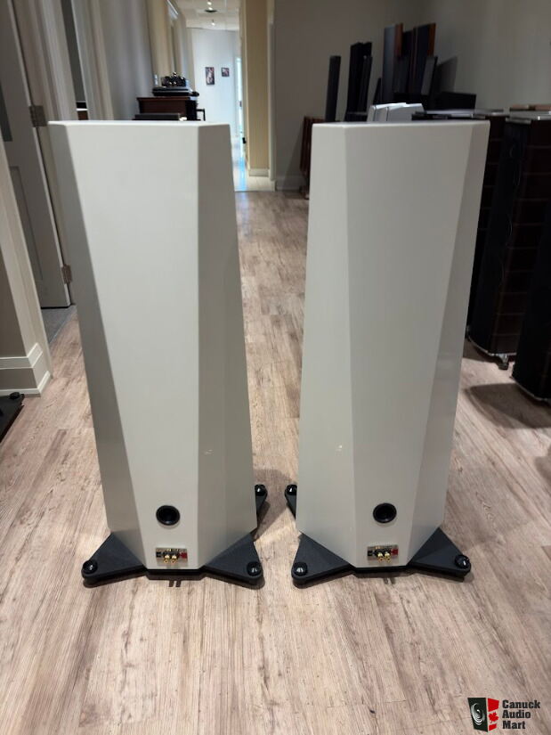 Acora QRC2 Demo Sale! Incredible Value!!! Photo #6287248 - Canuck Audio ...
