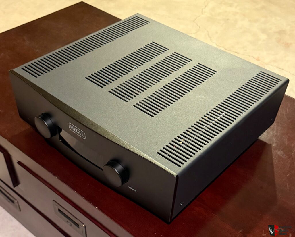 Hegel H390 Integrated amplifier Photo #6289135 - Canuck Audio Mart